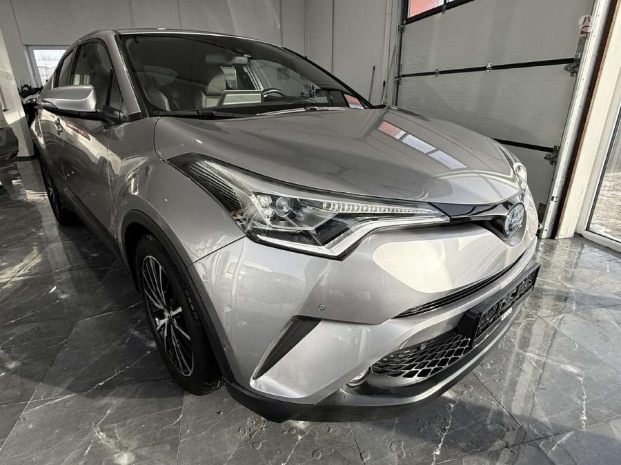 Grey Toyota C-HR 2017 in Panevezys, with an engine capacity of 1.80 L and mileage of 98 thousand km for 16400 €, photo 6 on AUTOMOTO.COM.LV