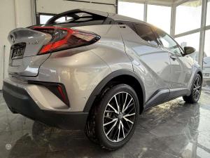 Grey Toyota C-HR 2017 in Panevezys, with an engine capacity of 1.80 L and mileage of 98 thousand km for 16400 €, photo 7 on AUTOMOTO.COM.LV