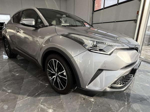 Pelēks Toyota C-HR 2017 Panevēža, ar dzinēja tilpumu 1.80 L un nobraukumu 98 tūkst. km par 16400 €, foto 10 vietnē AUTOMOTO.COM.LV