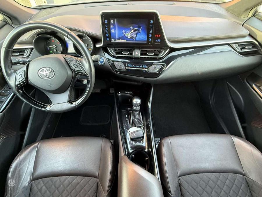 Grey Toyota C-HR 2017 in Panevezys, with an engine capacity of 1.80 L and mileage of 98 thousand km for 16400 €, photo 12 on AUTOMOTO.COM.LV