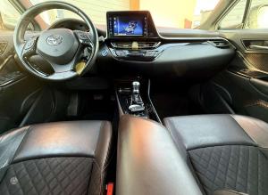 Grey Toyota C-HR 2017 in Panevezys, with an engine capacity of 1.80 L and mileage of 98 thousand km for 16400 €, photo 15 on AUTOMOTO.COM.LV