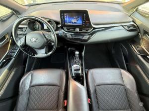 Grey Toyota C-HR 2017 in Panevezys, with an engine capacity of 1.80 L and mileage of 98 thousand km for 16400 €, photo 16 on AUTOMOTO.COM.LV