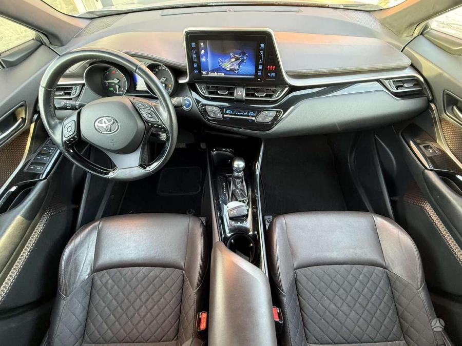 Grey Toyota C-HR 2017 in Panevezys, with an engine capacity of 1.80 L and mileage of 98 thousand km for 16400 €, photo 16 on AUTOMOTO.COM.LV