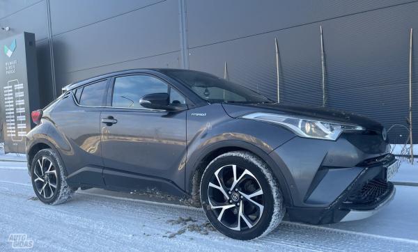 Pelēks Toyota C-HR 2017 Viļņa, ar dzinēja tilpumu 1.80 L un nobraukumu 191 tūkst. km par 13990 €, foto 2 vietnē AUTOMOTO.COM.LV