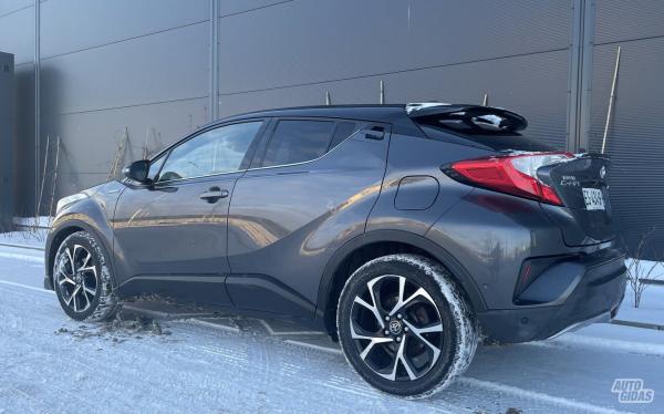 Pelēks Toyota C-HR 2017 Viļņa, ar dzinēja tilpumu 1.80 L un nobraukumu 191 tūkst. km par 13990 €, foto 4 vietnē AUTOMOTO.COM.LV