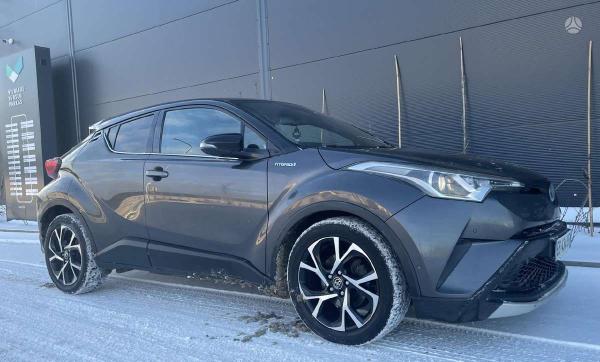 Pelēks Toyota C-HR 2017 Viļņa, ar dzinēja tilpumu 1.80 L un nobraukumu 191 tūkst. km par 13990 €, foto 2 vietnē AUTOMOTO.COM.LV