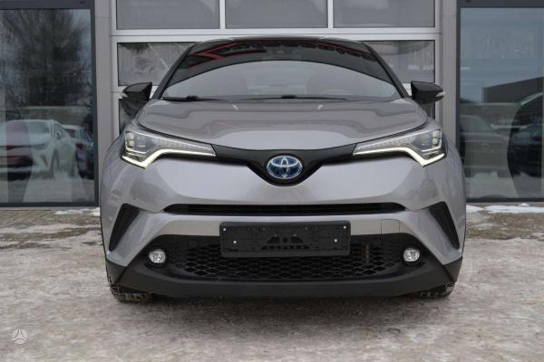 Grey Toyota C-HR 2017 in Vilnius, with an engine capacity of 1.80 L and mileage of 105 thousand km for 17500 €, photo 3 on AUTOMOTO.COM.LV