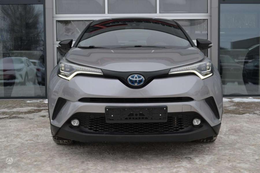 Pelēks Toyota C-HR 2017 Viļņa, ar dzinēja tilpumu 1.80 L un nobraukumu 105 tūkst. km par 17500 €, foto 3 vietnē AUTOMOTO.COM.LV