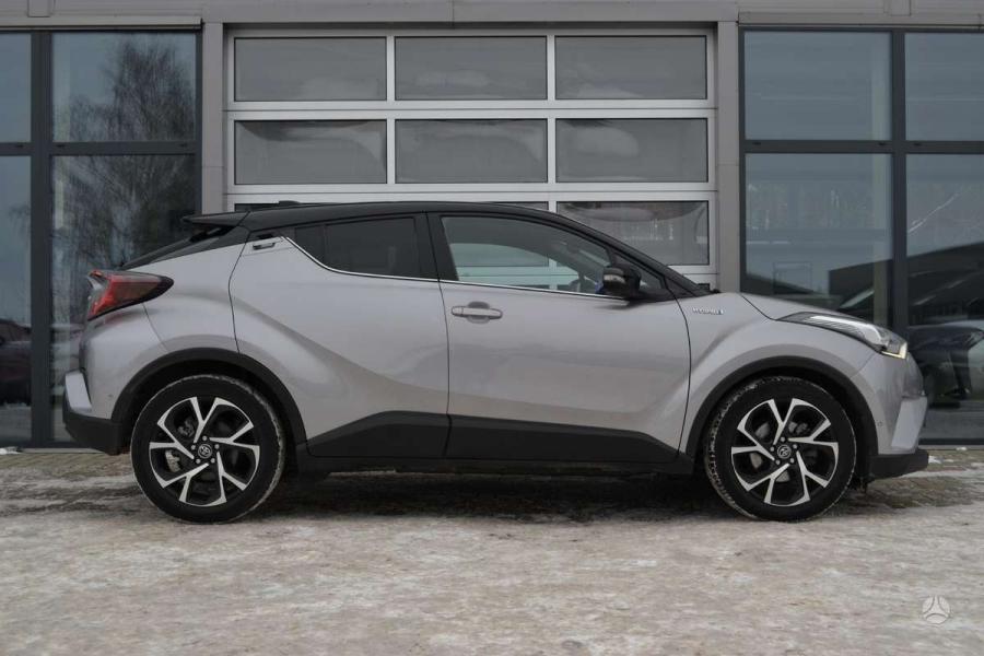 Pelēks Toyota C-HR 2017 Viļņa, ar dzinēja tilpumu 1.80 L un nobraukumu 105 tūkst. km par 17500 €, foto 5 vietnē AUTOMOTO.COM.LV