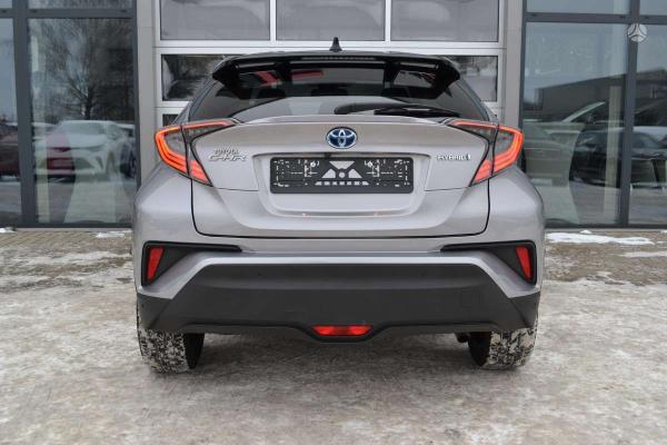Grey Toyota C-HR 2017 in Vilnius, with an engine capacity of 1.80 L and mileage of 105 thousand km for 17500 €, photo 8 on AUTOMOTO.COM.LV