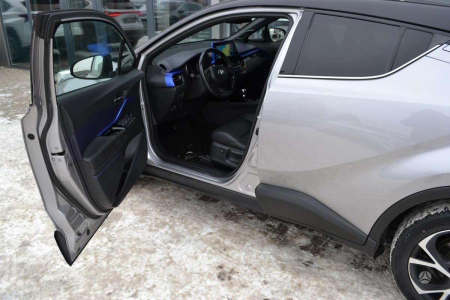 Pelēks Toyota C-HR 2017 Viļņa, ar dzinēja tilpumu 1.80 L un nobraukumu 105 tūkst. km par 17500 €, foto 17 vietnē AUTOMOTO.COM.LV