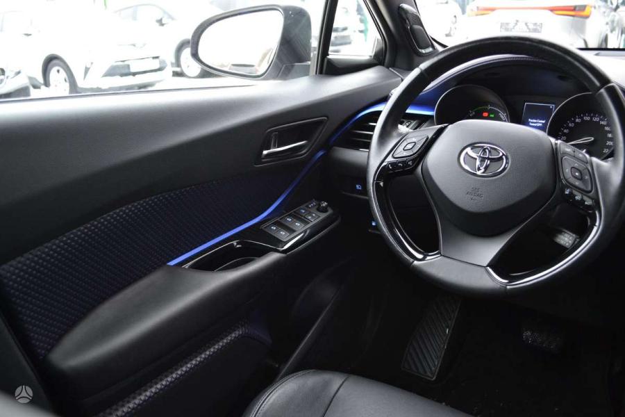 Pelēks Toyota C-HR 2017 Viļņa, ar dzinēja tilpumu 1.80 L un nobraukumu 105 tūkst. km par 17500 €, foto 30 vietnē AUTOMOTO.COM.LV