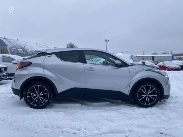Серый Тойота C-HR 2017 в Радвилишкис, объемом двигателя 1.80 л и пробегом 140 тыс. км за 15450 €, фото 6 на AUTOMOTO.COM.LV