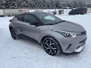 Серый Тойота C-HR 2017 в Вильнюс, объемом двигателя 1.80 л и пробегом 144 тыс. км за 15500 €, фото  на AUTOMOTO.COM.LV