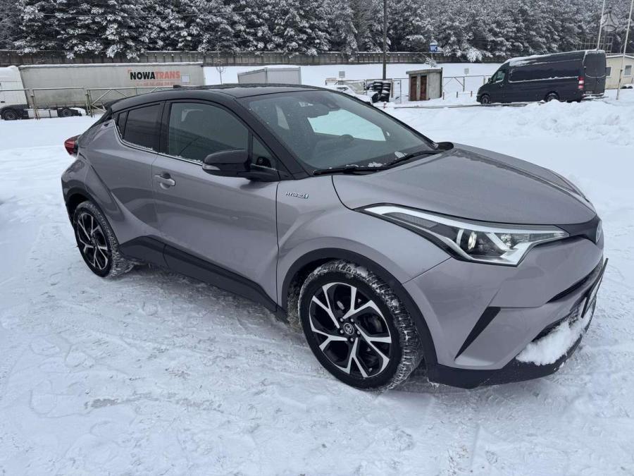 Серый Тойота C-HR 2017 в Вильнюс, объемом двигателя 1.80 л и пробегом 144 тыс. км за 15500 €, фото 1 на AUTOMOTO.COM.LV