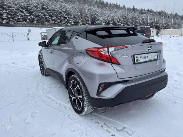 Grey Toyota C-HR 2017 in Vilnius, with an engine capacity of 1.80 L and mileage of 144 thousand km for 15500 €, photo 6 on AUTOMOTO.COM.LV