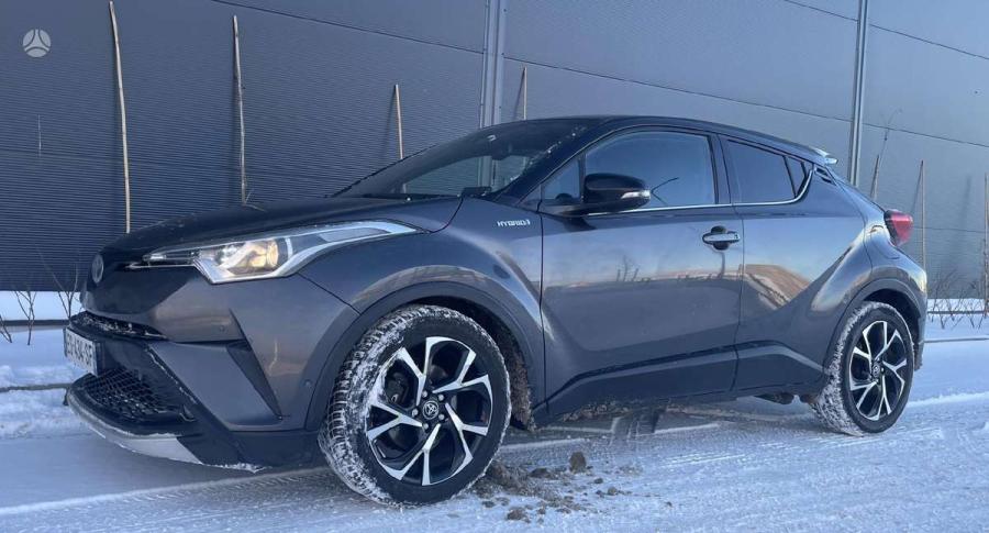 Pelēks Toyota C-HR 2017 Viļņa, ar dzinēja tilpumu 1.80 L un nobraukumu 191 tūkst. km par 13750 €, foto 1 vietnē AUTOMOTO.COM.LV