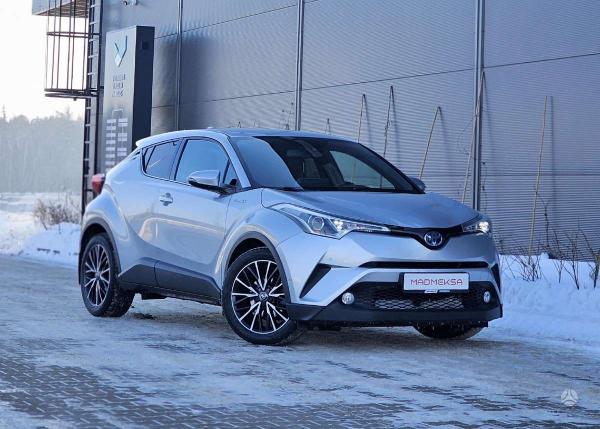 Grey Toyota C-HR 2017 in Vilnius, with an engine capacity of 1.80 L and mileage of 207 thousand km for 14750 €, photo 1 on AUTOMOTO.COM.LV