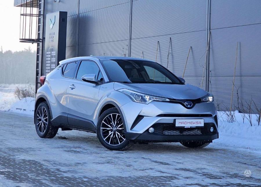 Grey Toyota C-HR 2017 in Vilnius, with an engine capacity of 1.80 L and mileage of 207 thousand km for 14750 €, photo 1 on AUTOMOTO.COM.LV