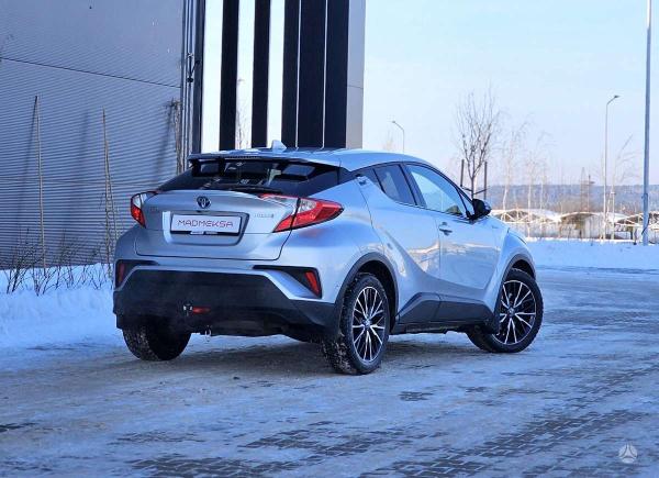 Grey Toyota C-HR 2017 in Vilnius, with an engine capacity of 1.80 L and mileage of 207 thousand km for 14750 €, photo 5 on AUTOMOTO.COM.LV