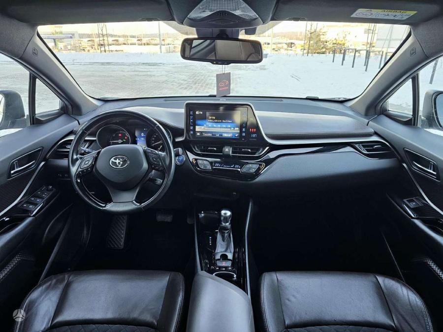 Grey Toyota C-HR 2017 in Vilnius, with an engine capacity of 1.80 L and mileage of 207 thousand km for 14750 €, photo 20 on AUTOMOTO.COM.LV