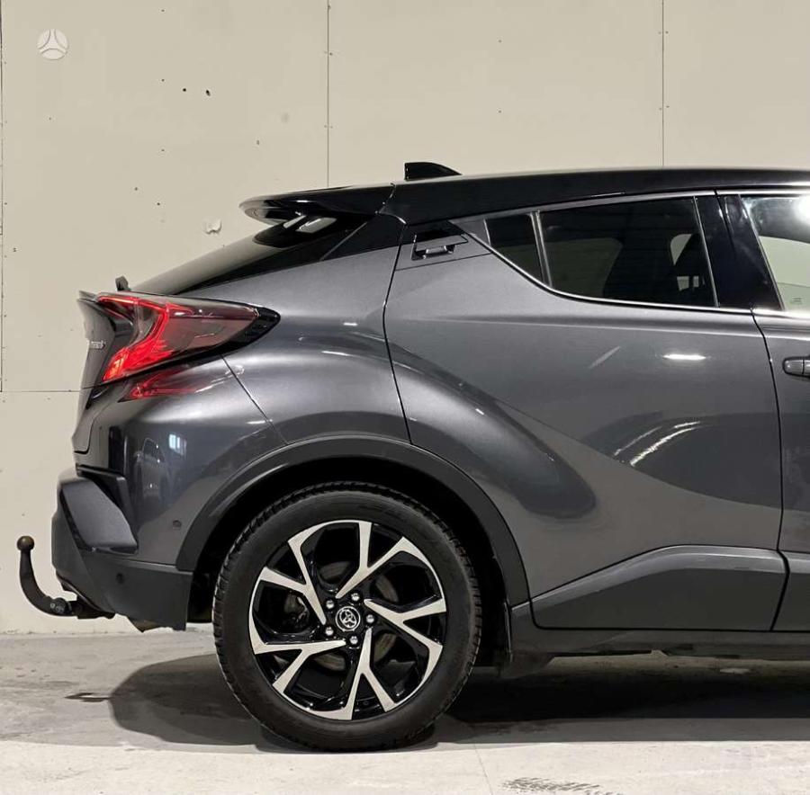 Grey Toyota C-HR 2017 in Klaipeda, with an engine capacity of 1.80 L and mileage of 144 thousand km for 16800 €, photo 24 on AUTOMOTO.COM.LV