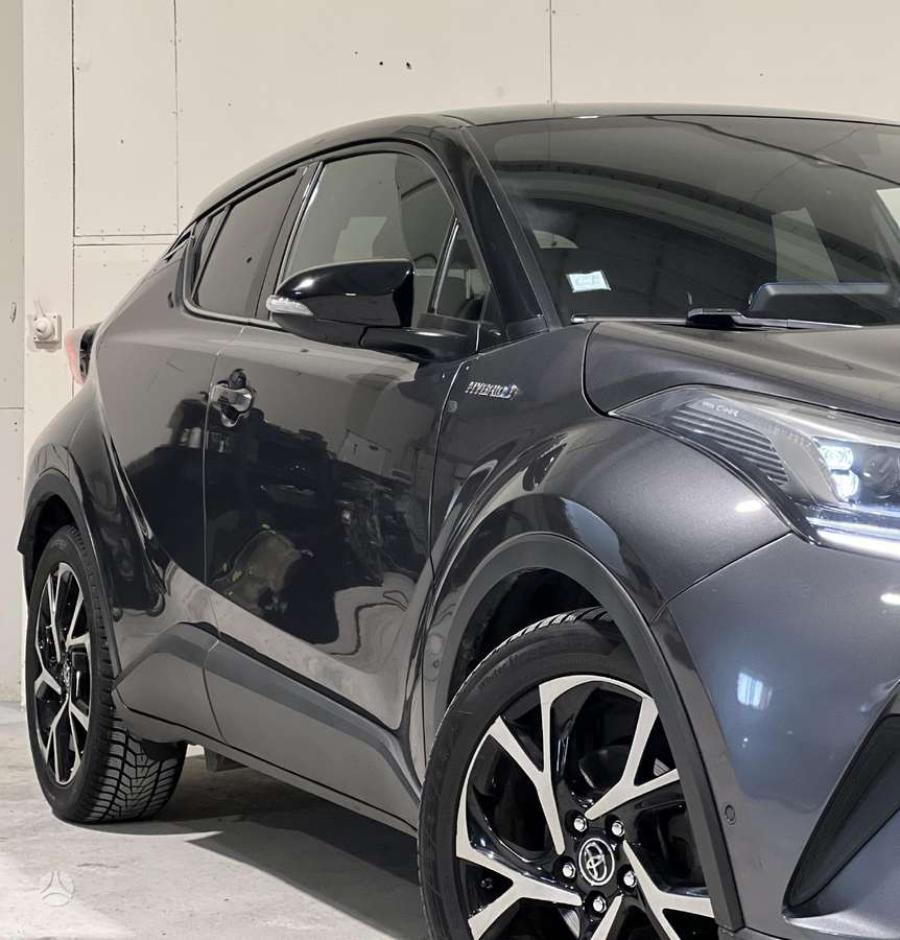 Grey Toyota C-HR 2017 in Klaipeda, with an engine capacity of 1.80 L and mileage of 144 thousand km for 16800 €, photo 27 on AUTOMOTO.COM.LV
