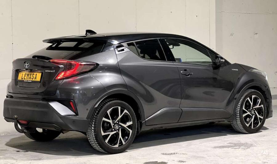 Grey Toyota C-HR 2017 in Klaipeda, with an engine capacity of 1.80 L and mileage of 144 thousand km for 16800 €, photo 36 on AUTOMOTO.COM.LV
