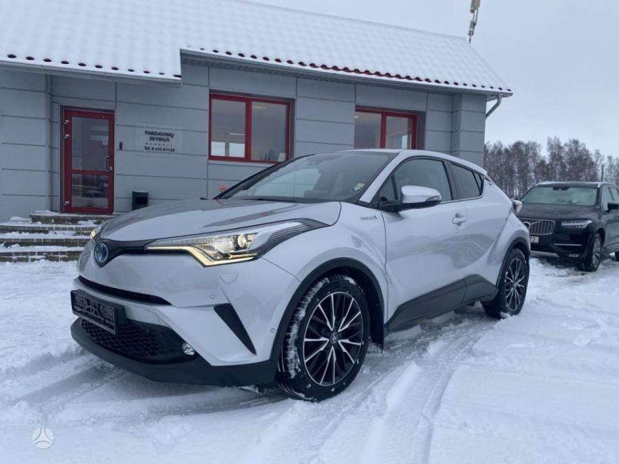 Pelēks Toyota C-HR 2017 Radviliškis, ar dzinēja tilpumu 1.80 L un nobraukumu 140 tūkst. km par 15250 €, foto 1 vietnē AUTOMOTO.COM.LV