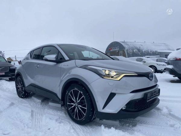 Серый Тойота C-HR 2017 в Радвилишкис, объемом двигателя 1.80 л и пробегом 140 тыс. км за 15250 €, фото 2 на AUTOMOTO.COM.LV