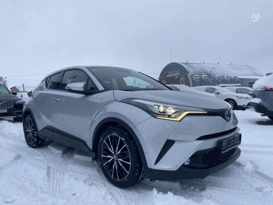 Pelēks Toyota C-HR 2017 Radviliškis, ar dzinēja tilpumu 1.80 L un nobraukumu 140 tūkst. km par 15250 €, foto 2 vietnē AUTOMOTO.COM.LV