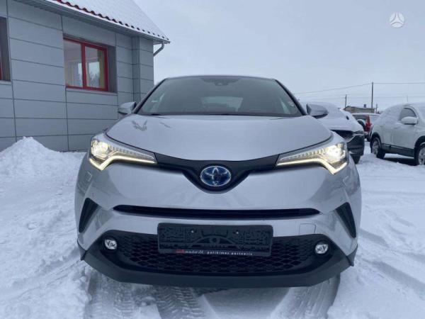 Серый Тойота C-HR 2017 в Радвилишкис, объемом двигателя 1.80 л и пробегом 140 тыс. км за 15250 €, фото 5 на AUTOMOTO.COM.LV