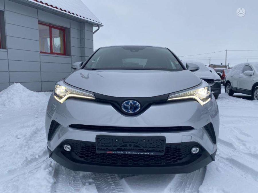 Pelēks Toyota C-HR 2017 Radviliškis, ar dzinēja tilpumu 1.80 L un nobraukumu 140 tūkst. km par 15250 €, foto 5 vietnē AUTOMOTO.COM.LV