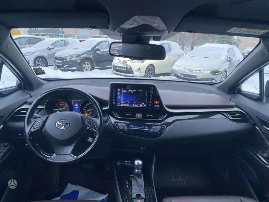 Pelēks Toyota C-HR 2017 Radviliškis, ar dzinēja tilpumu 1.80 L un nobraukumu 140 tūkst. km par 15250 €, foto 11 vietnē AUTOMOTO.COM.LV