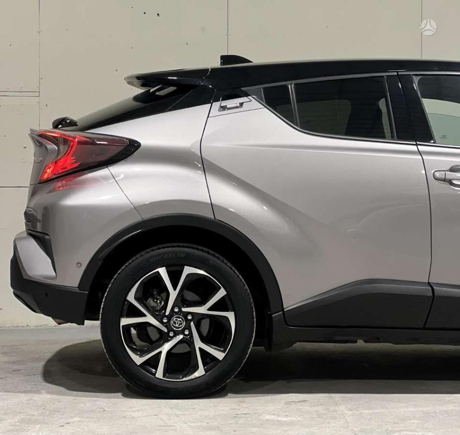 Pelēks Toyota C-HR 2017 Klaipėda, ar dzinēja tilpumu 1.80 L un nobraukumu 186 tūkst. km par 14500 €, foto 23 vietnē AUTOMOTO.COM.LV