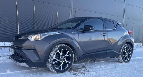 Pelēks Toyota C-HR 2017 Viļņa, ar dzinēja tilpumu 1.80 L un nobraukumu 191 tūkst. km par 13750 €, foto 1 vietnē AUTOMOTO.COM.LV