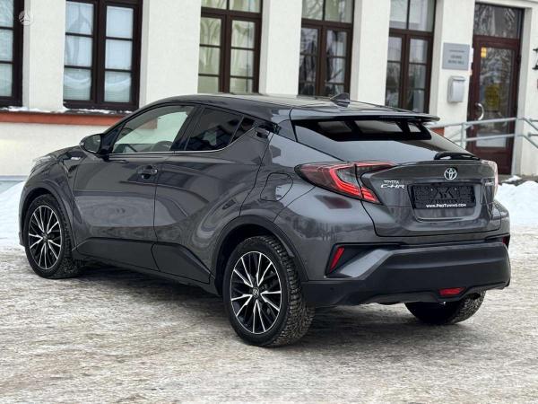 Серый Тойота C-HR 2017 в Паневежис, объемом двигателя 1.80 л и пробегом 179 тыс. км за 15800 €, фото 8 на AUTOMOTO.COM.LV