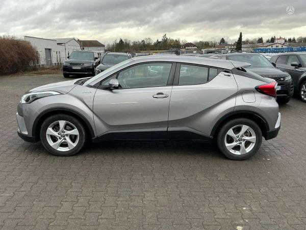 Pelēks Toyota C-HR 2017 Viļņa, ar dzinēja tilpumu 1.80 L un nobraukumu 35 tūkst. km par 16999 €, foto 5 vietnē AUTOMOTO.COM.LV
