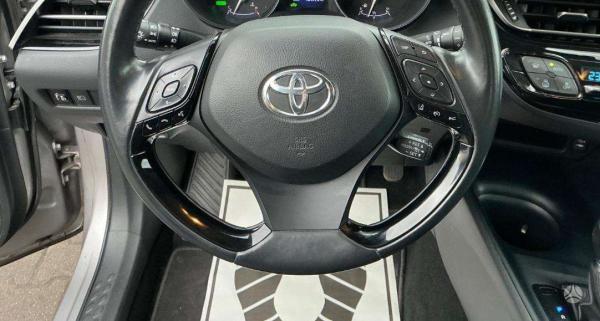 Pelēks Toyota C-HR 2017 Viļņa, ar dzinēja tilpumu 1.80 L un nobraukumu 35 tūkst. km par 16999 €, foto 9 vietnē AUTOMOTO.COM.LV