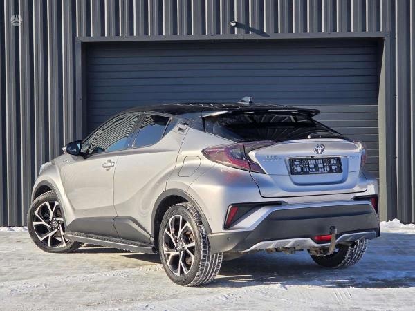 Pelēks Toyota C-HR 2017 Kauņa, ar dzinēja tilpumu 1.80 L un nobraukumu 211 tūkst. km par 15750 €, foto 2 vietnē AUTOMOTO.COM.LV
