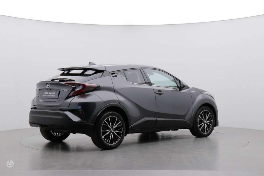 Grey Toyota C-HR 2017 in Vilnius, with an engine capacity of 1.80 L and mileage of 135 thousand km for 16900 €, photo 3 on AUTOMOTO.COM.LV