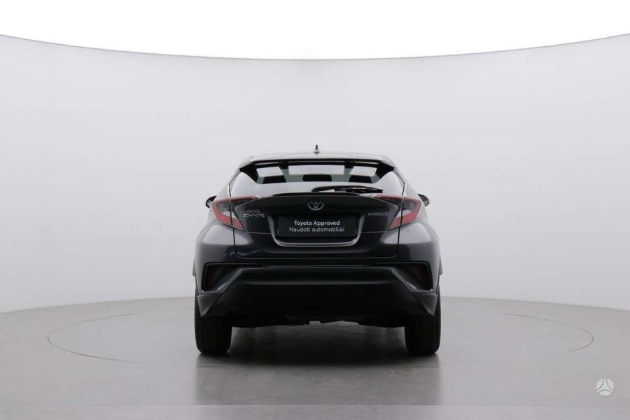 Grey Toyota C-HR 2017 in Vilnius, with an engine capacity of 1.80 L and mileage of 135 thousand km for 16900 €, photo 5 on AUTOMOTO.COM.LV