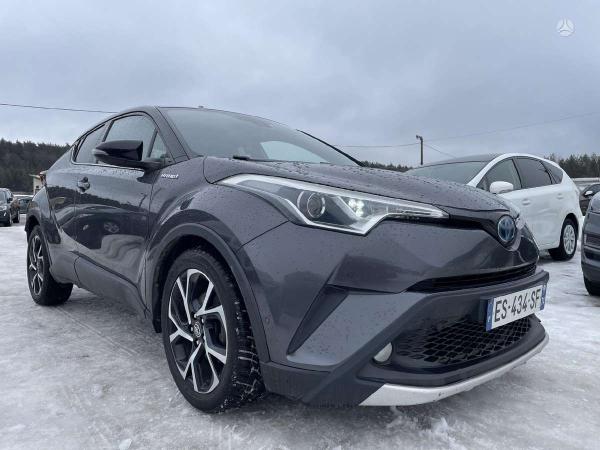 Серый Тойота C-HR 2017 в Вильнюс, объемом двигателя 1.80 л и пробегом 191 тыс. км за 13750 €, фото 1 на AUTOMOTO.COM.LV