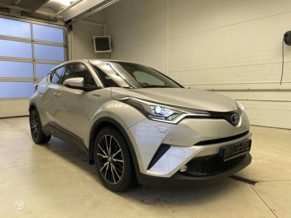 Pelēks Toyota C-HR 2017 Radviliškis, ar dzinēja tilpumu 1.80 L un nobraukumu 140 tūkst. km par 15250 €, foto 2 vietnē AUTOMOTO.COM.LV