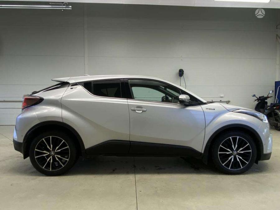 Серый Тойота C-HR 2017 в Радвилишкис, объемом двигателя 1.80 л и пробегом 140 тыс. км за 15250 €, фото 7 на AUTOMOTO.COM.LV