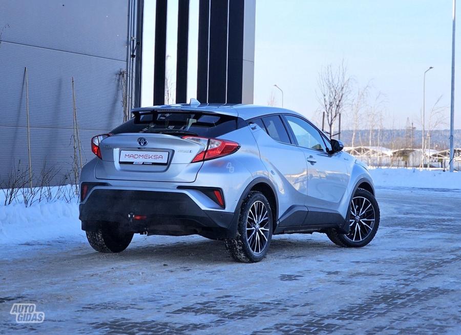 Grey Toyota C-HR 2017 in Vilnius, with an engine capacity of 1.80 L and mileage of 207 thousand km for 14750 €, photo 5 on AUTOMOTO.COM.LV