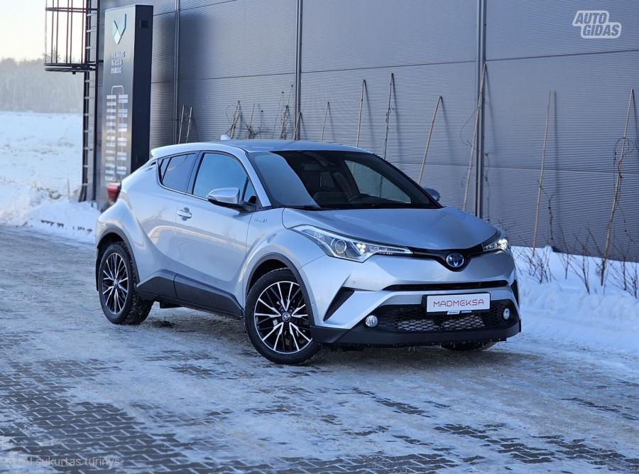 Grey Toyota C-HR 2017 in Vilnius, with an engine capacity of 1.80 L and mileage of 207 thousand km for 14750 €, photo 7 on AUTOMOTO.COM.LV