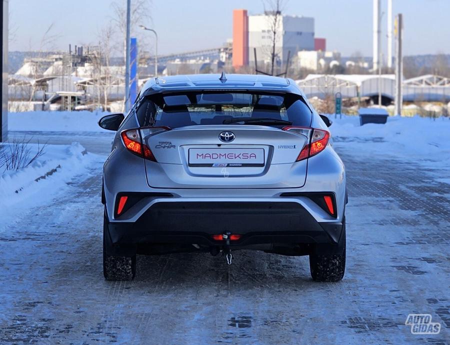 Grey Toyota C-HR 2017 in Vilnius, with an engine capacity of 1.80 L and mileage of 207 thousand km for 14750 €, photo 10 on AUTOMOTO.COM.LV