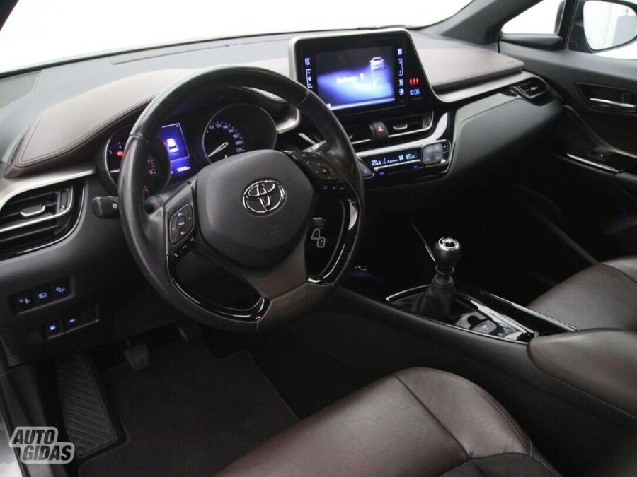 Grey Toyota C-HR 2017 in Vilnius, with an engine capacity of 1.20 L and mileage of 156 thousand km for 12899 €, photo 16 on AUTOMOTO.COM.LV