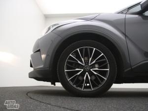 Grey Toyota C-HR 2017 in Vilnius, with an engine capacity of 1.20 L and mileage of 156 thousand km for 12899 €, photo 27 on AUTOMOTO.COM.LV